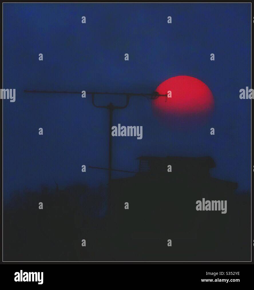Red sun london hi-res stock photography and images - Alamy