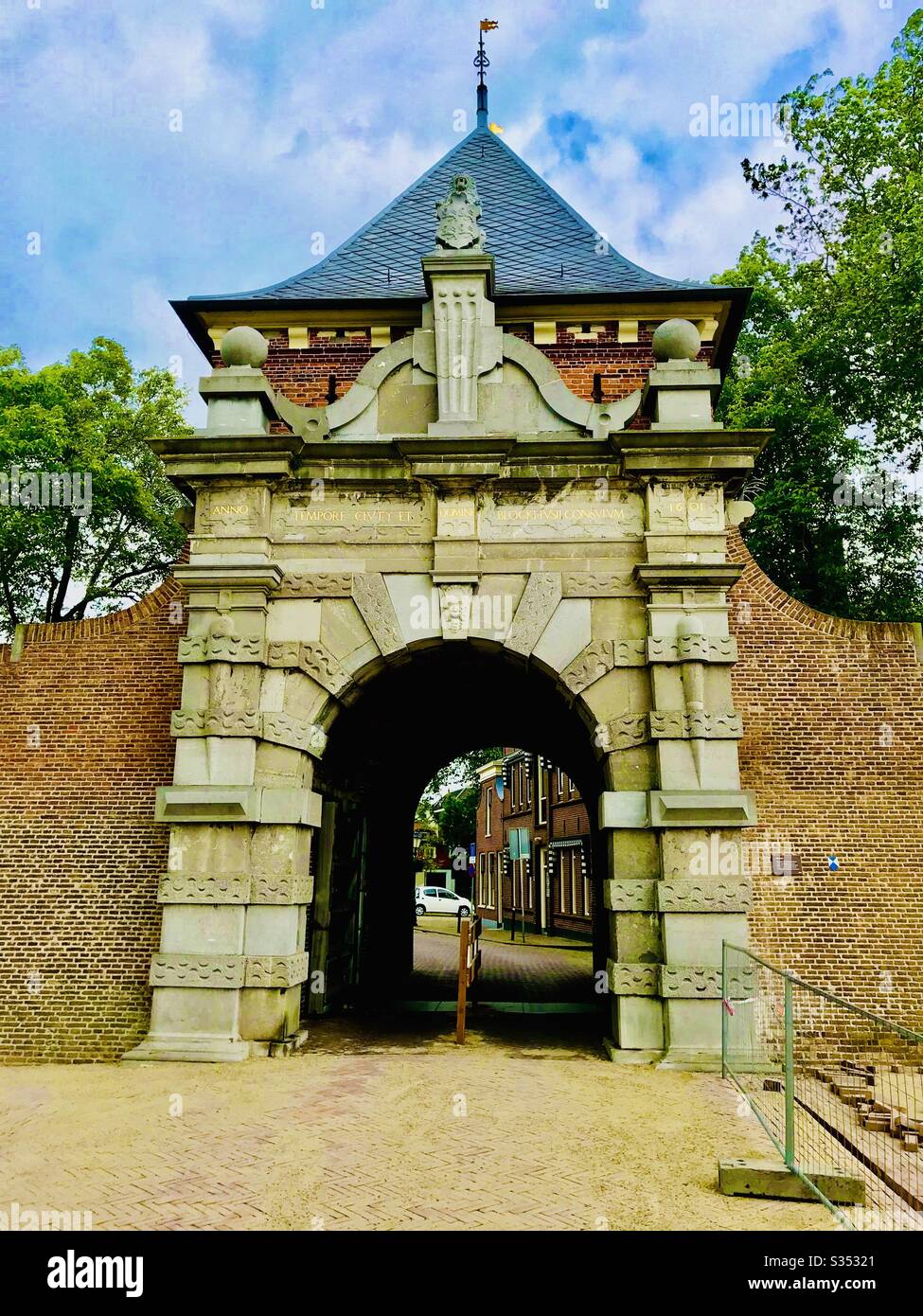 Old Dutch wall and gate Stock Photo - Alamy