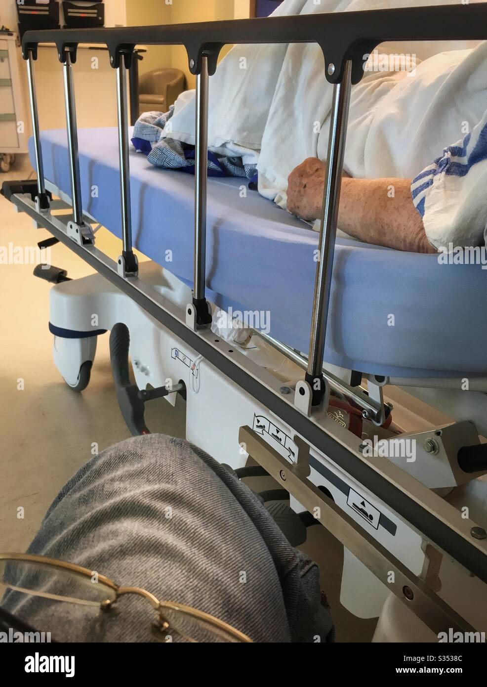 Hospital Bedside High Resolution Stock Photography and Images - Alamy