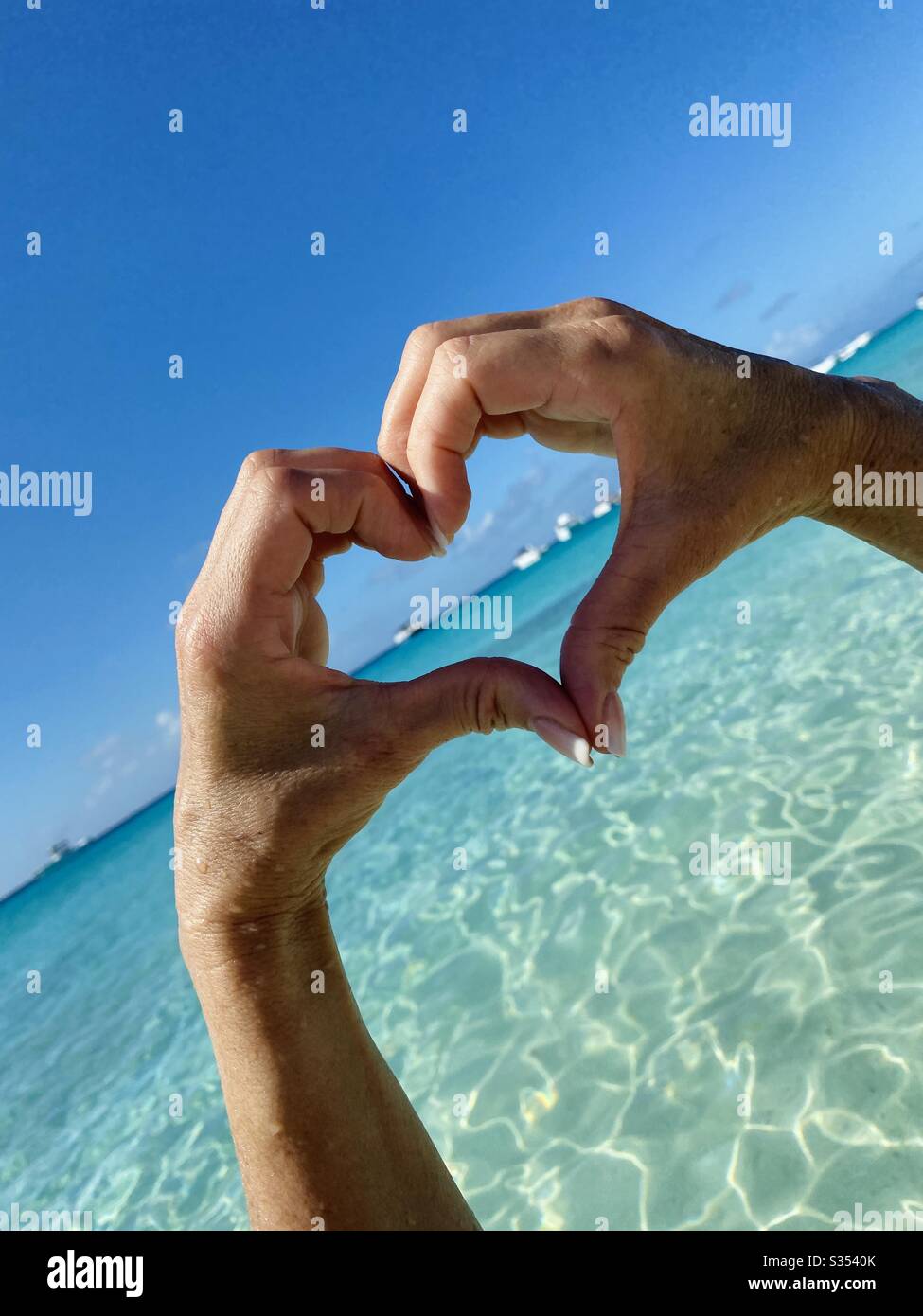 Heart of the ocean hi-res stock photography and images - Alamy