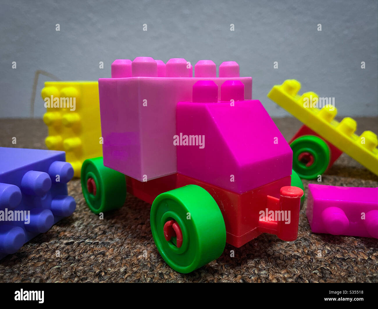 Plastic bricks hi-res stock photography and images - Alamy