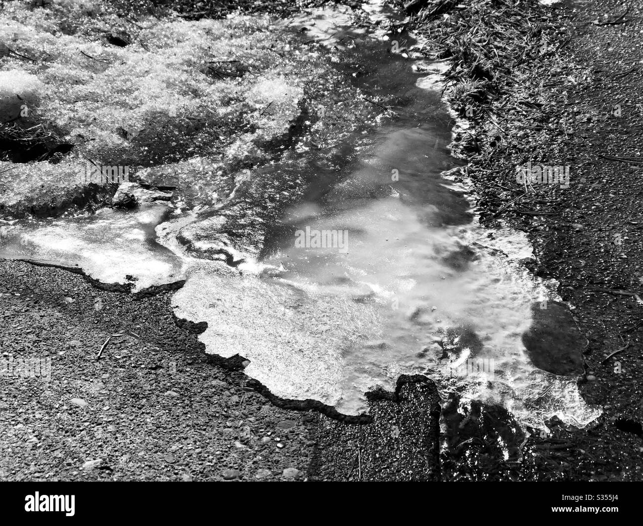 Melting snow and ice hi-res stock photography and images - Alamy