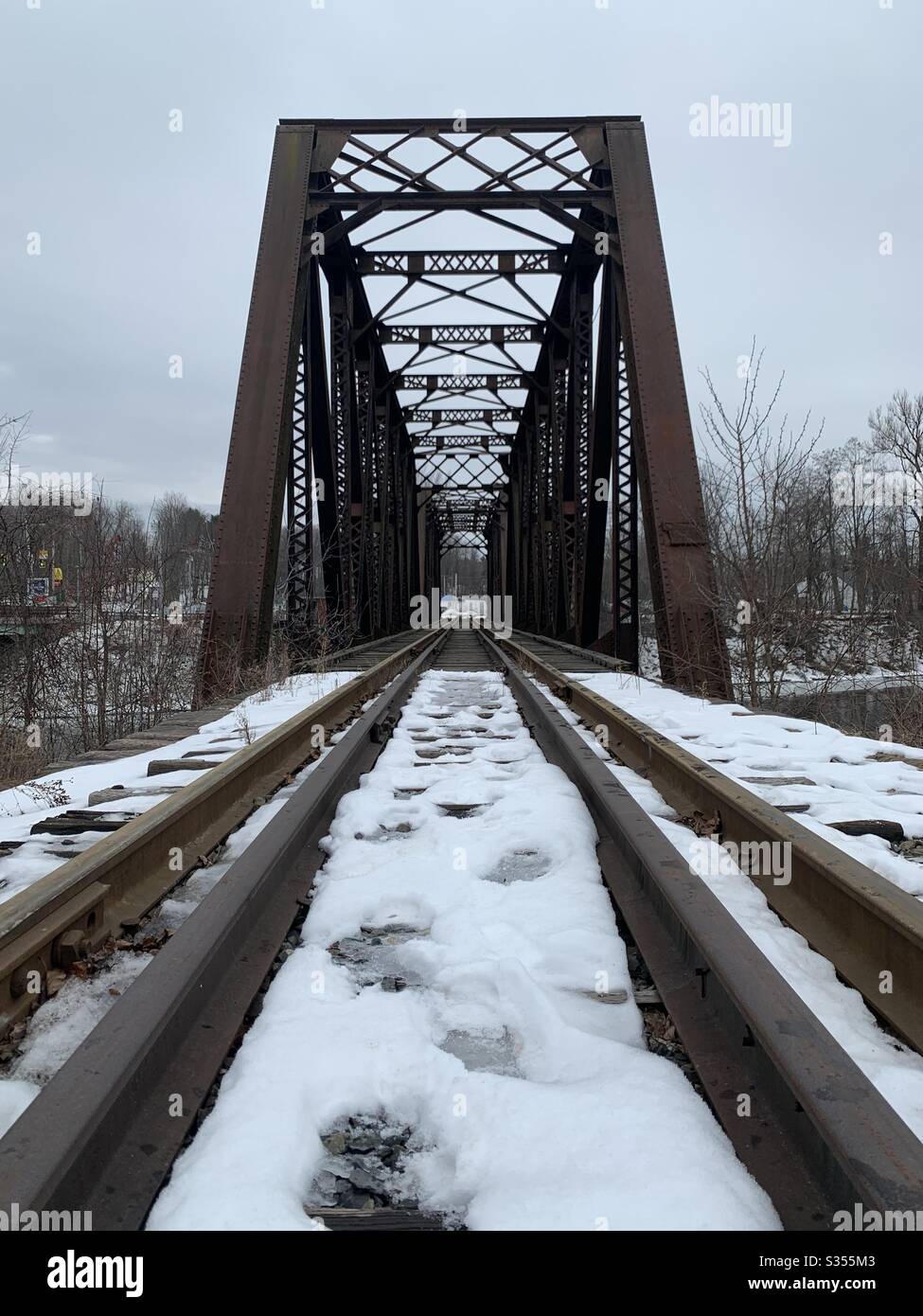 Bridge with snow footprints hi-res stock photography and images - Alamy