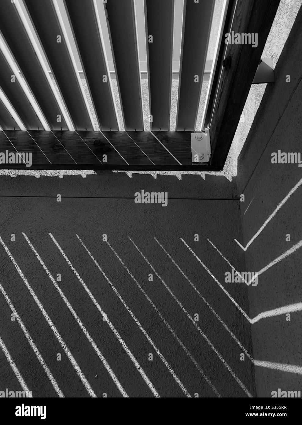 Lines and angles hi-res stock photography and images - Alamy