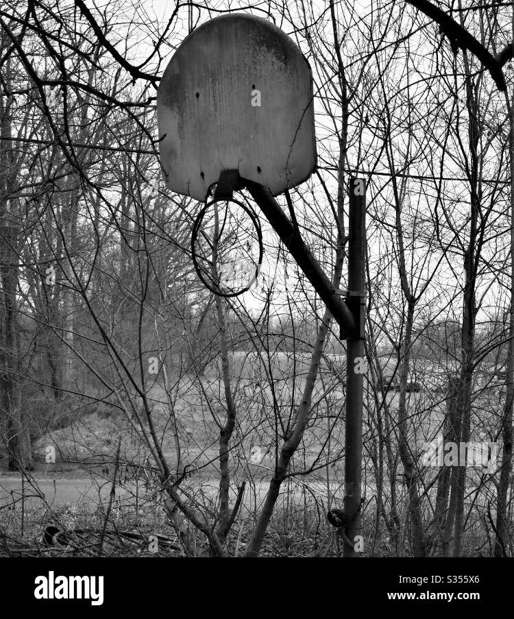 Old basket ball hoop hi-res stock photography and images - Alamy