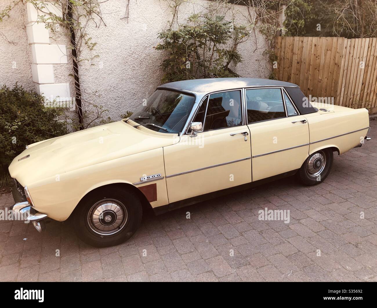 Vintage rover motor car hi-res stock photography and images - Alamy