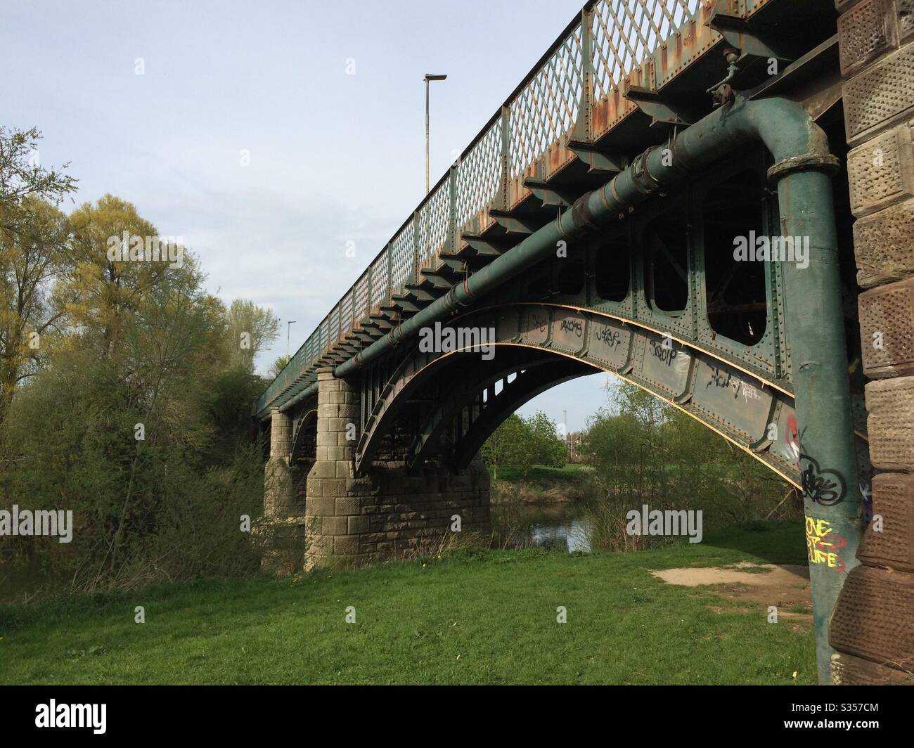 Old railway bridge uk hi-res stock photography and images - Alamy