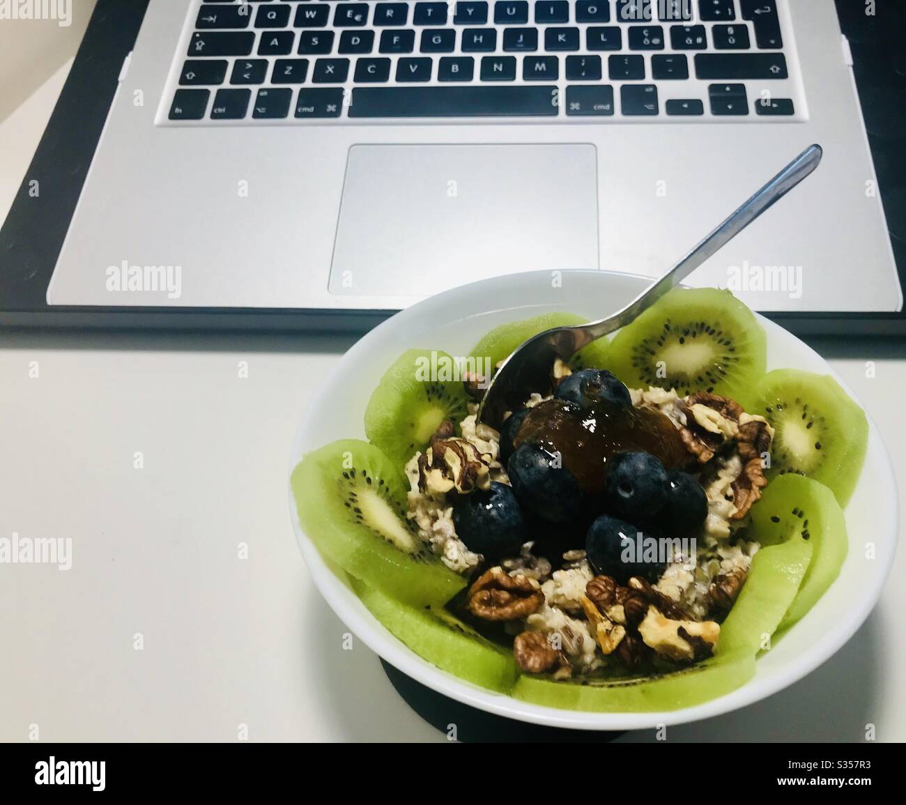 Smart working hi-res stock photography and images - Alamy