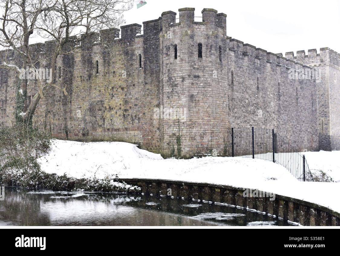Snow wales castle hi-res stock photography and images - Alamy
