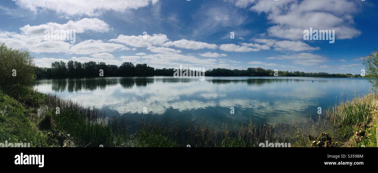 Priory Lake in Priory Park, Bedford. Bedfordshire, England, UK Stock ...