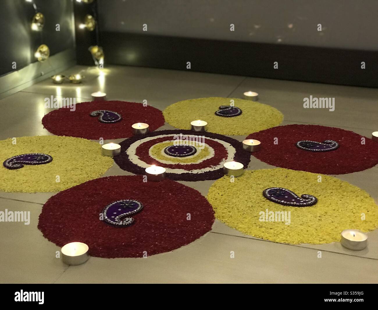 Deepavali hi-res stock photography and images - Alamy