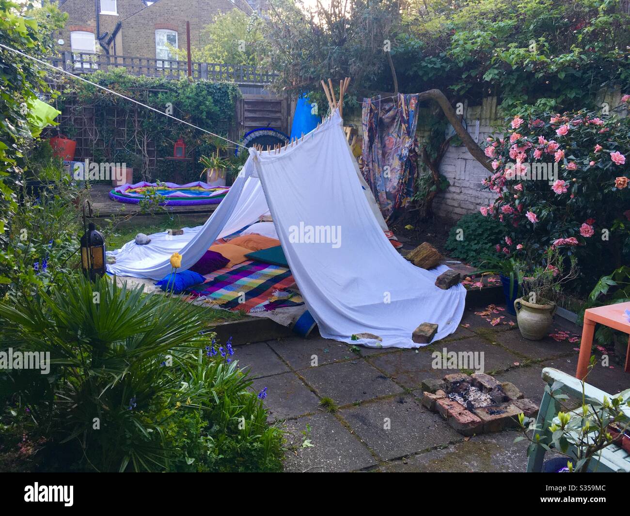 Camping in garden during lockdown Easter Stock Photo - Alamy