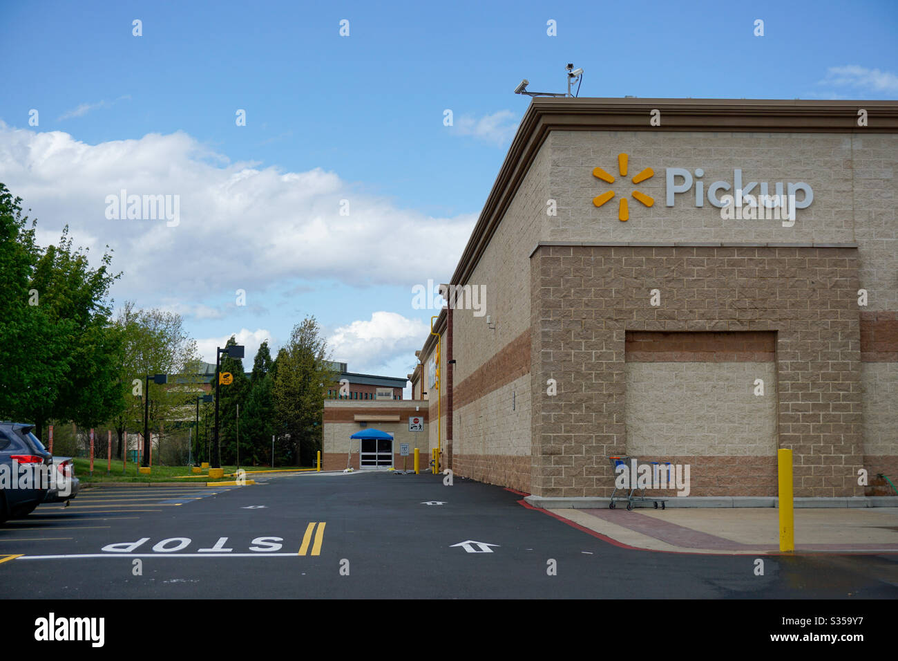 Pick up at store hi-res stock photography and images - Alamy