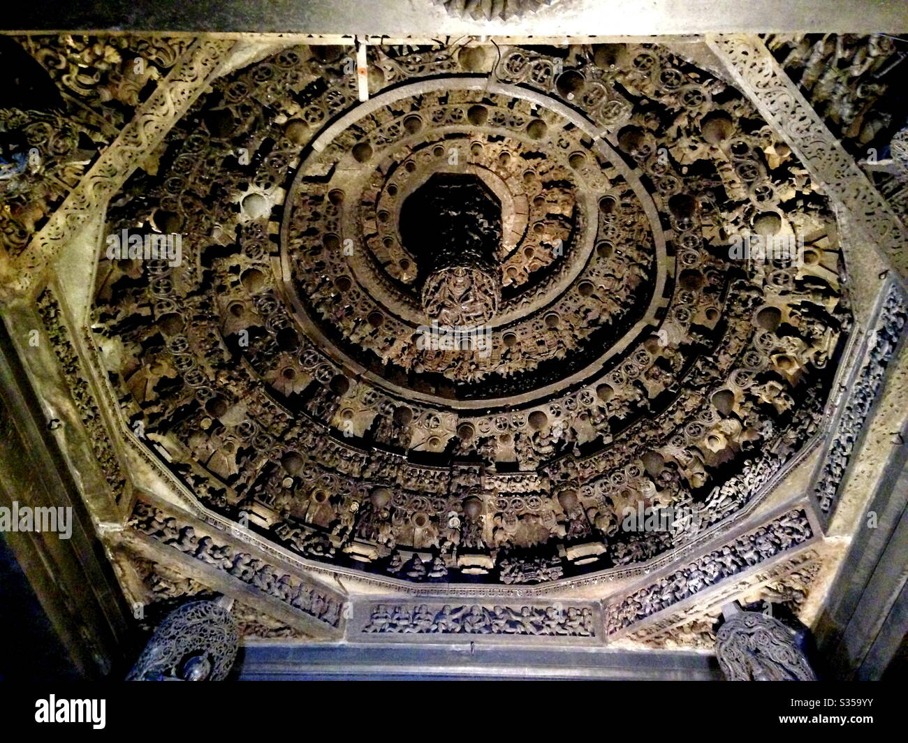 Belur chennakeshava temple hi-res stock photography and images - Alamy