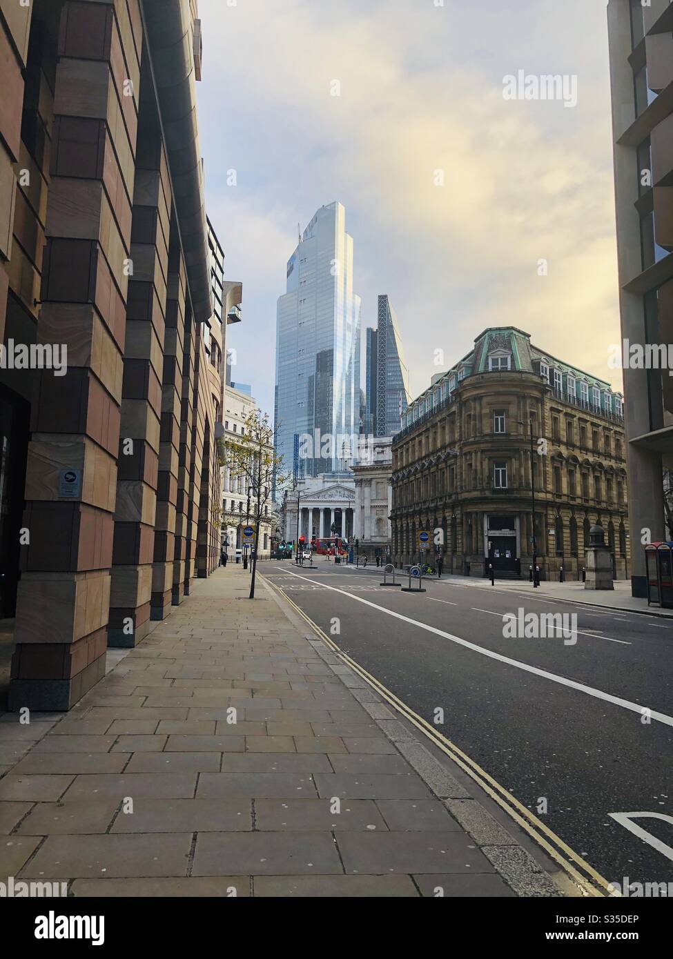 City moorgate hi-res stock photography and images - Alamy