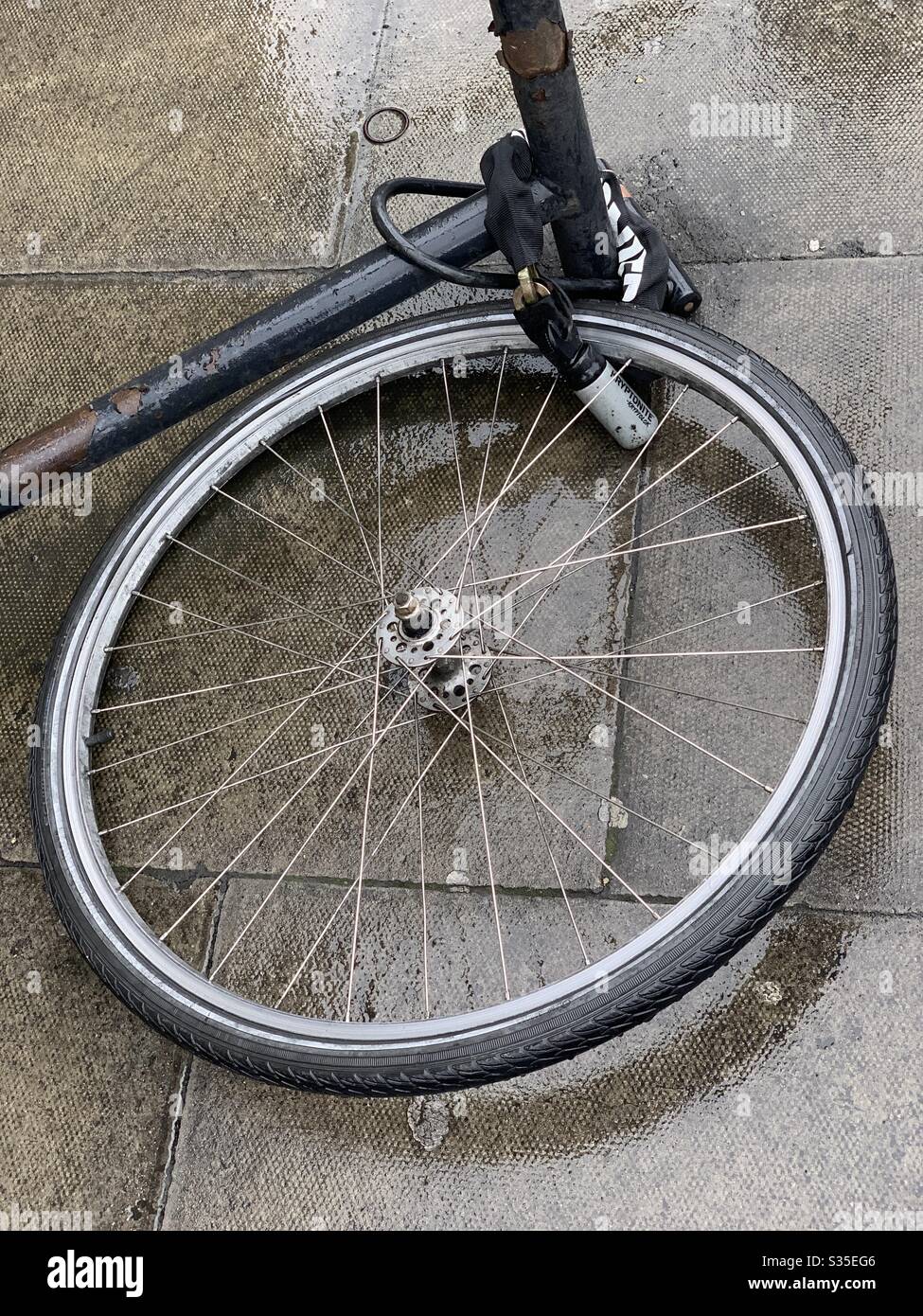 Stolen wheel hi-res stock photography and images - Alamy