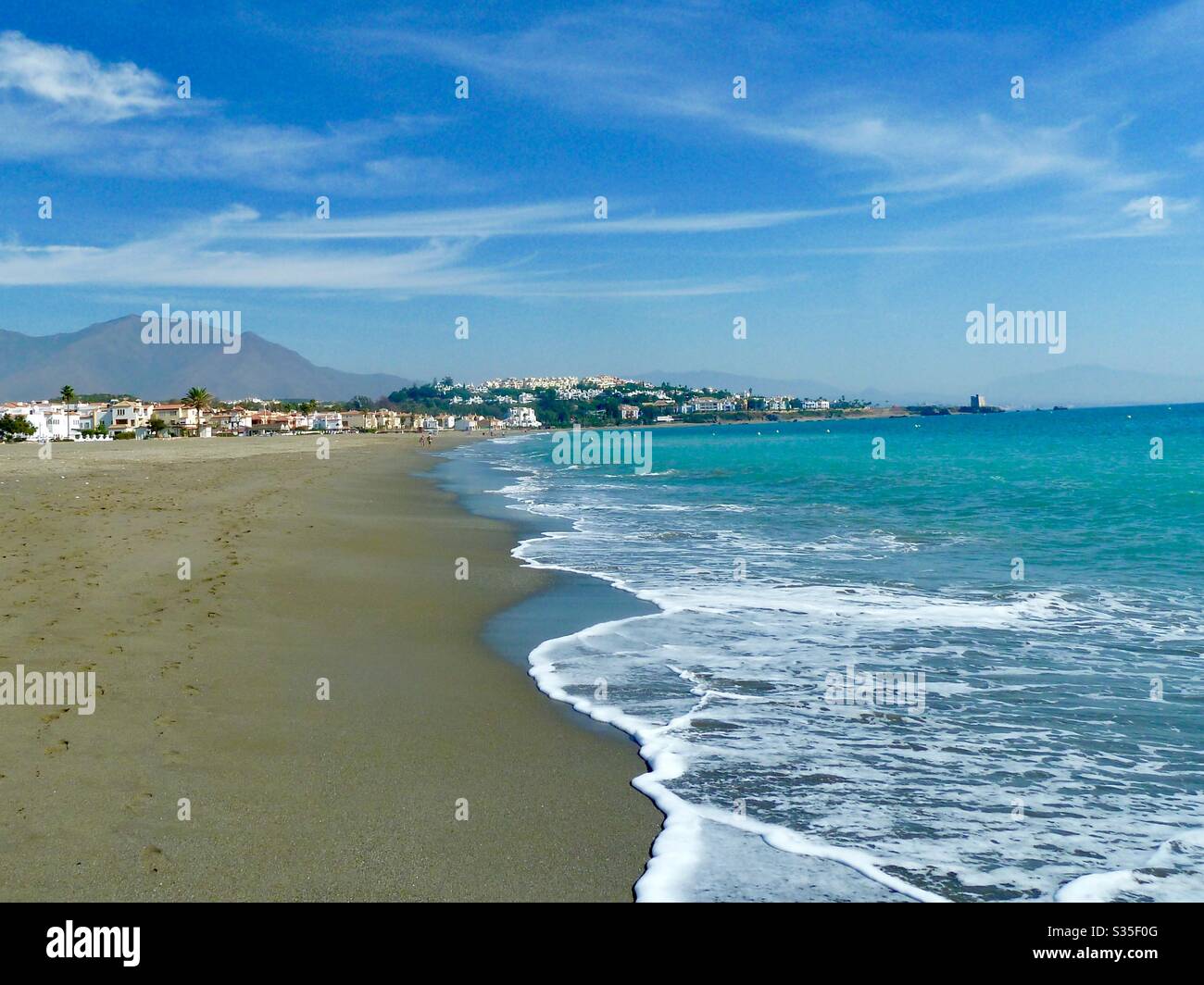 Empty beaches hi-res stock photography and images - Alamy