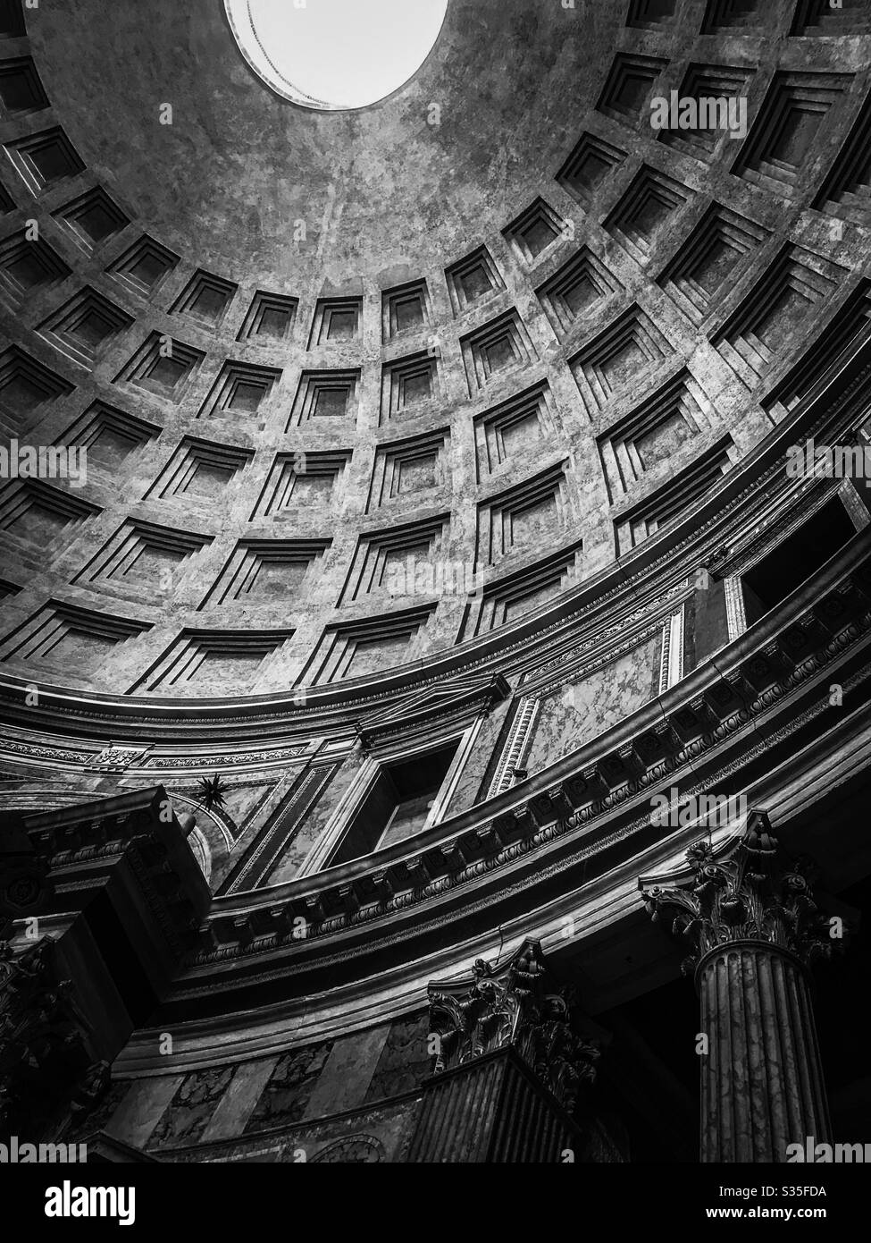 The pantheon rome Black and White Stock Photos & Images - Alamy