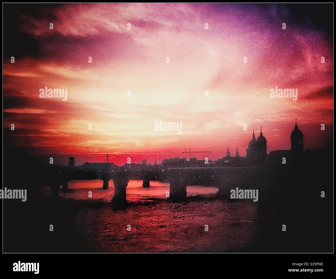 London bridges over the Thames st sunset Stock Photo - Alamy