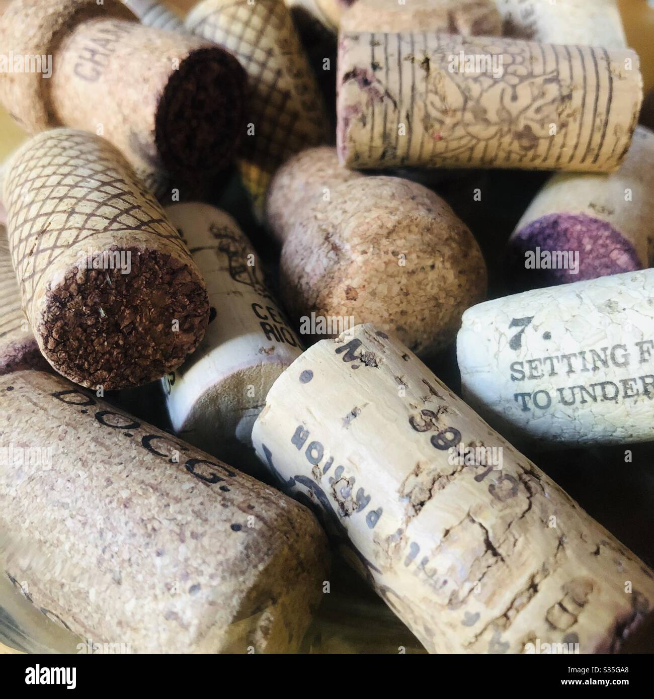 Corks stoppers hi-res stock photography and images - Alamy