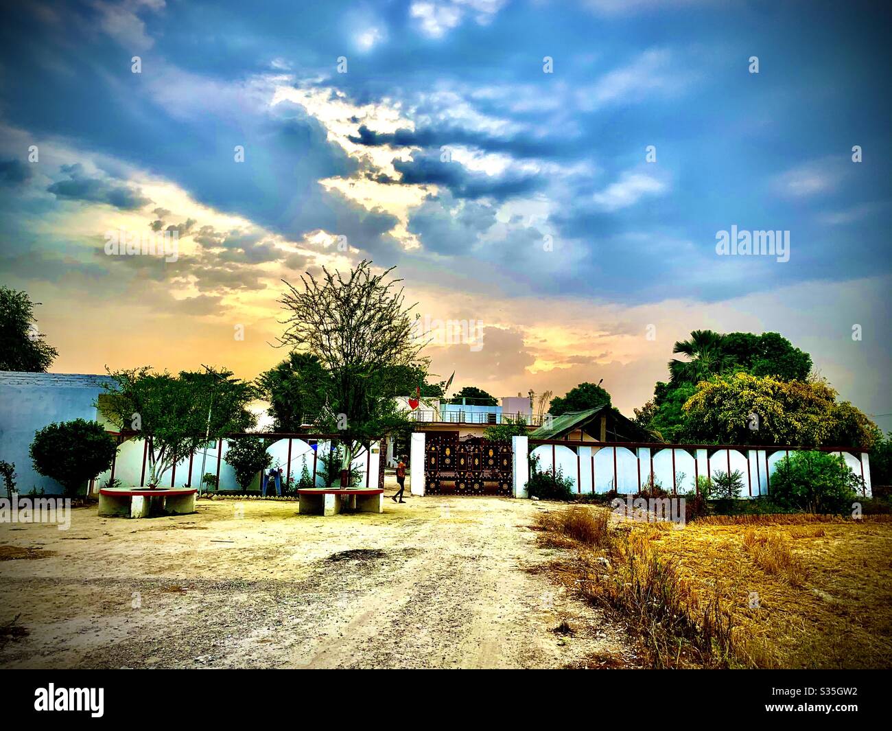 Form house hi-res stock photography and images - Alamy