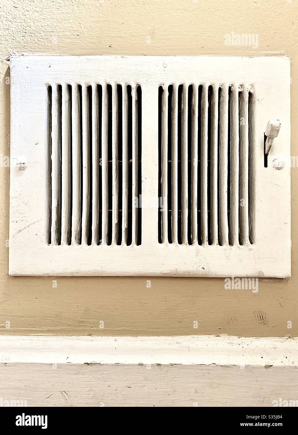 Inside air duct vent hi-res stock photography and images - Alamy