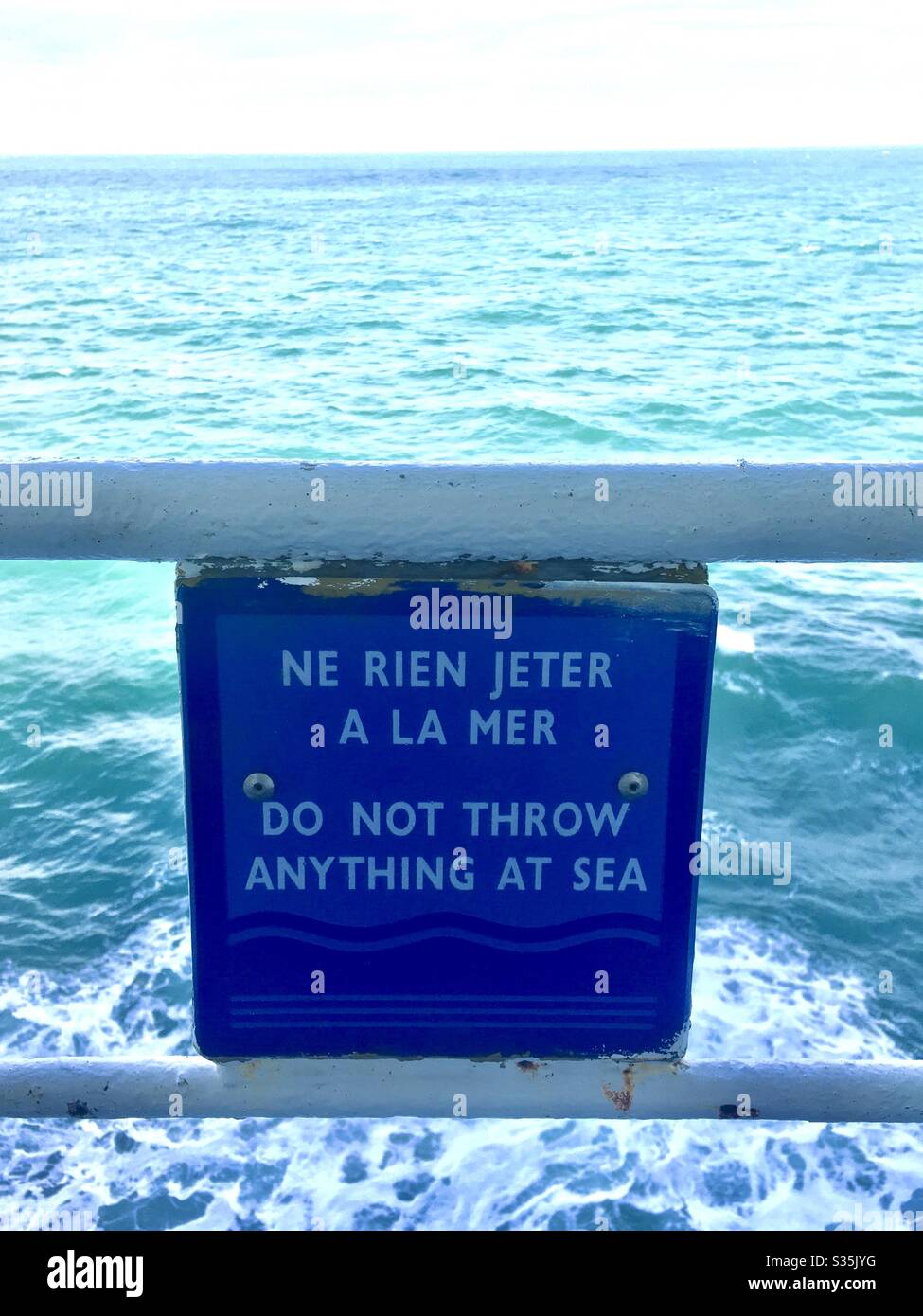 Do not throw anything at sea sign, Dover to Calais Ferry Stock Photo ...