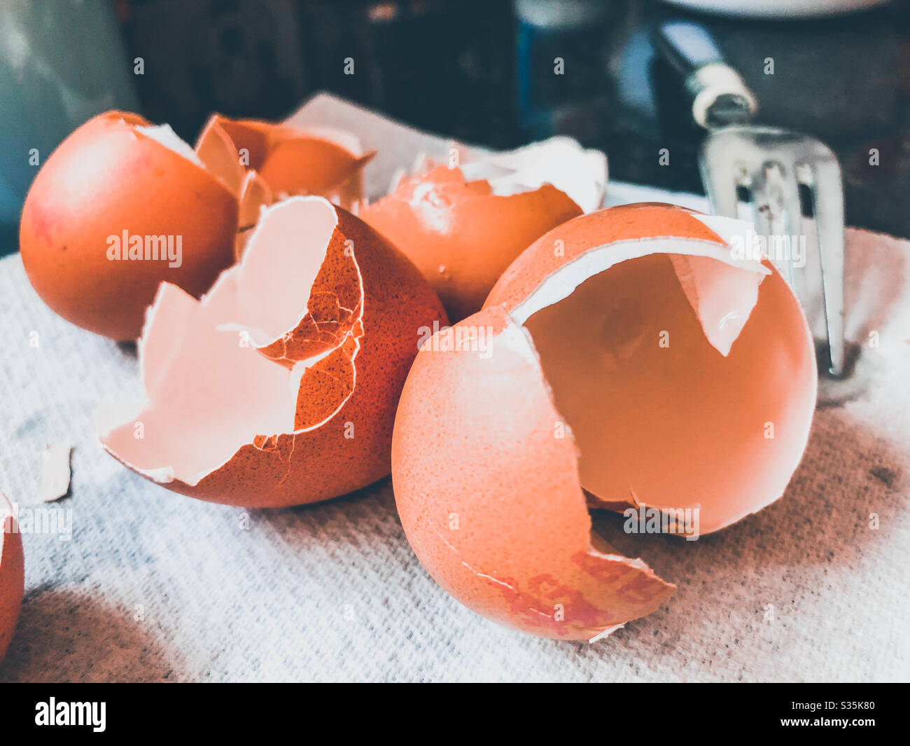 Broken egg shells left over from cooking Stock Photo - Alamy