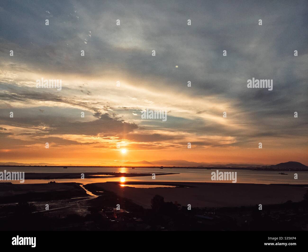 Early golden hour hi-res stock photography and images - Alamy