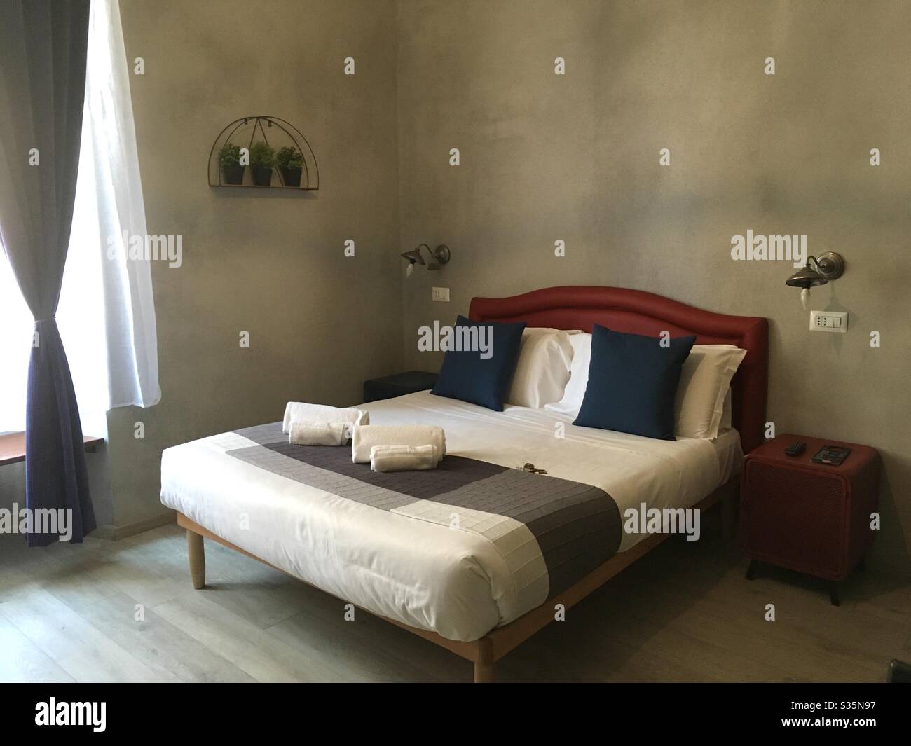 Interiors hotel style bedroom hi-res stock photography and images - Alamy