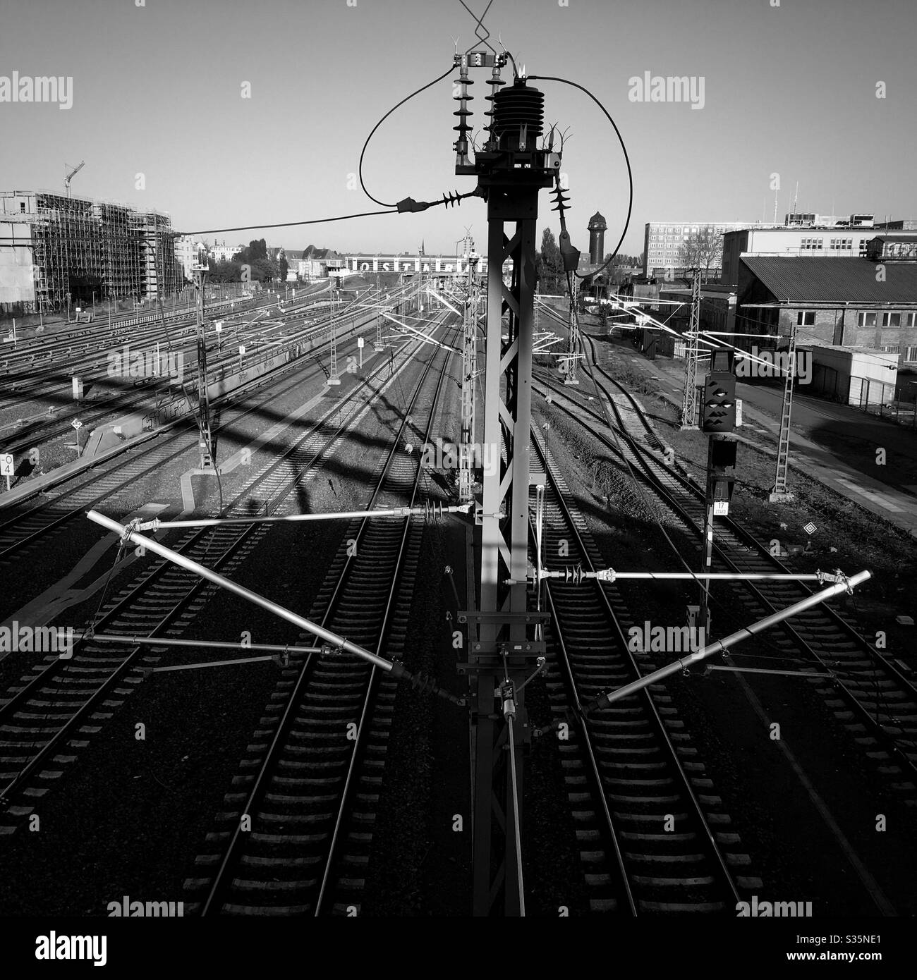 Overhead catenary hi-res stock photography and images - Alamy