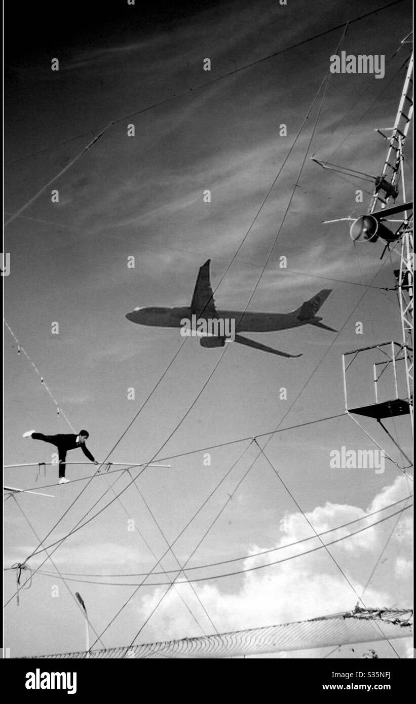 Chicago men on a wire Stock Photo - Alamy