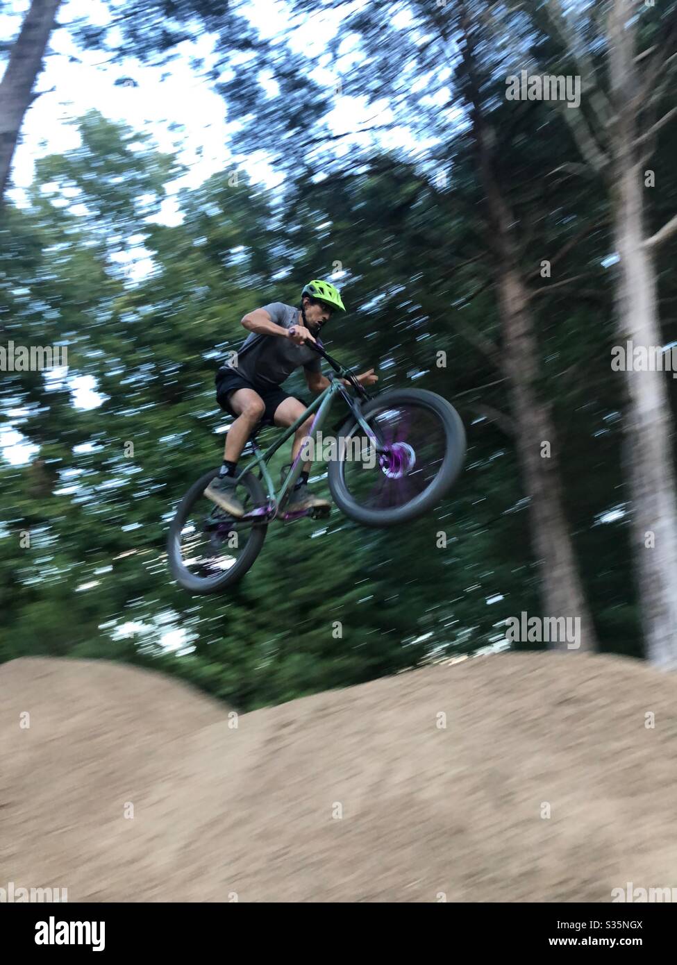 Mountain bike jump hi-res stock photography and images - Alamy