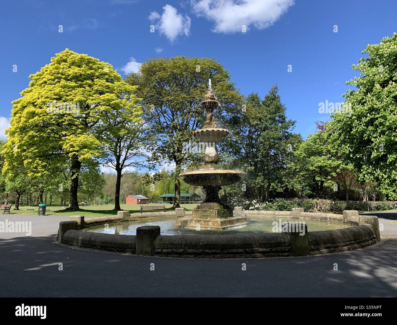 Queens park fountain hi-res stock photography and images - Alamy