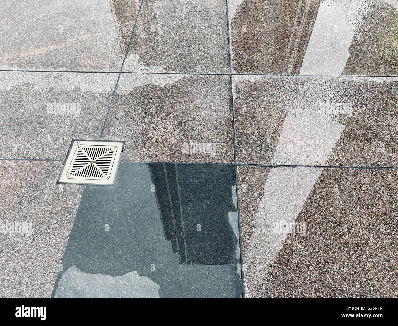 Puddle drain hi-res stock photography and images - Alamy