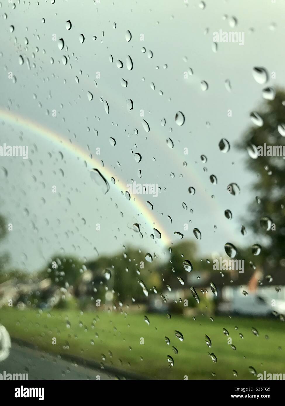 Rain from a car window hi-res stock photography and images - Alamy