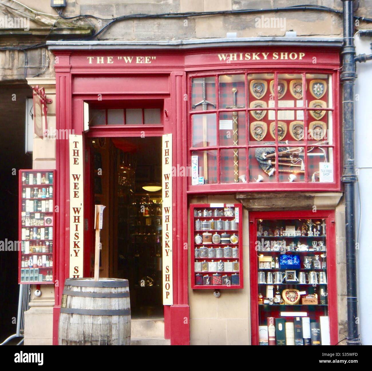Wee scotland shop on royal hi-res stock photography and images - Alamy