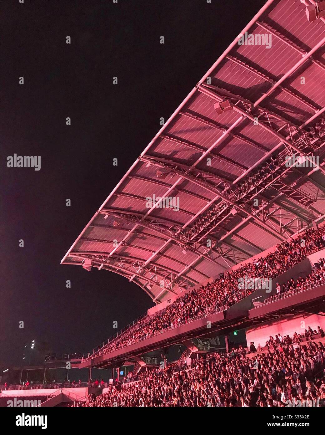 Los angeles concert crowd hi-res stock photography and images - Alamy