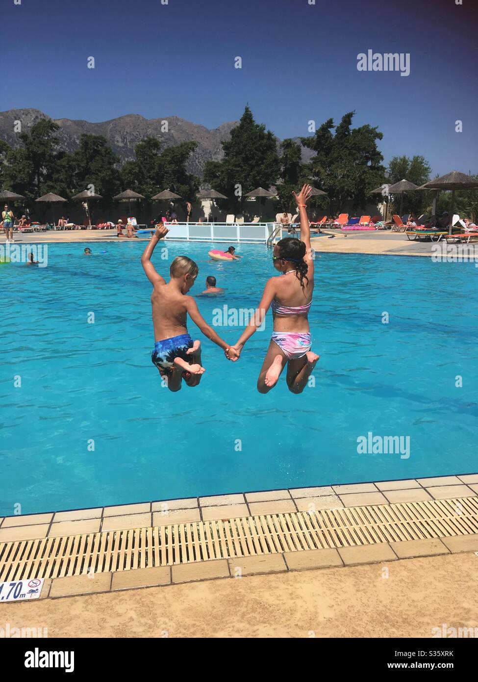 Family jumping into pool hi-res stock photography and images - Alamy