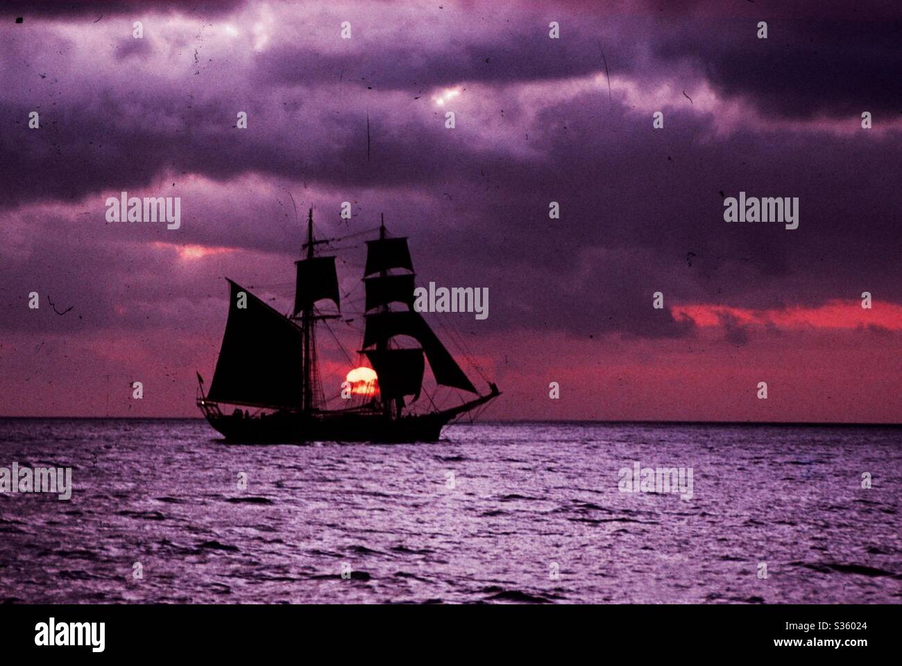 Square rigger sailing ship hi-res stock photography and images - Alamy