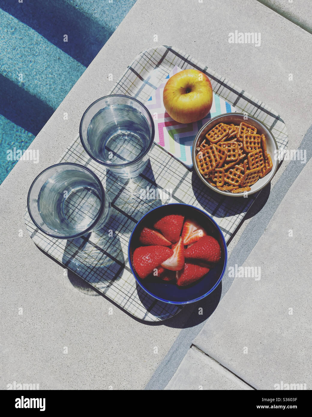 Water tray snacks hi-res stock photography and images - Alamy