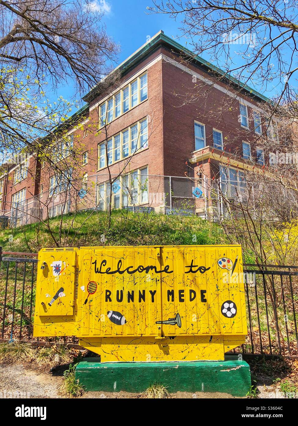 The exterior of a neighbourhood school in Toronto, Canada Stock Photo ...