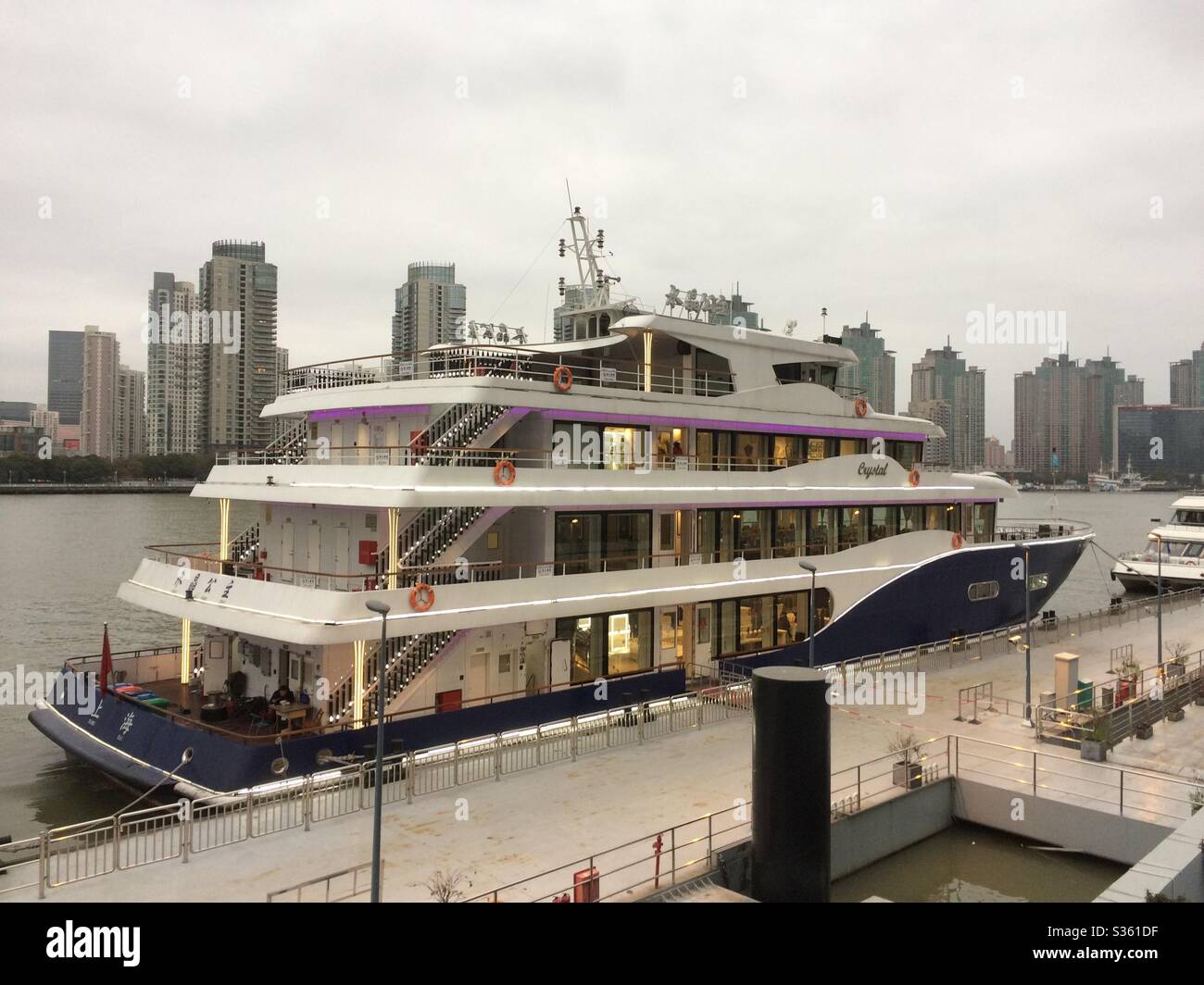Shanghai river cruise hi-res stock photography and images - Alamy