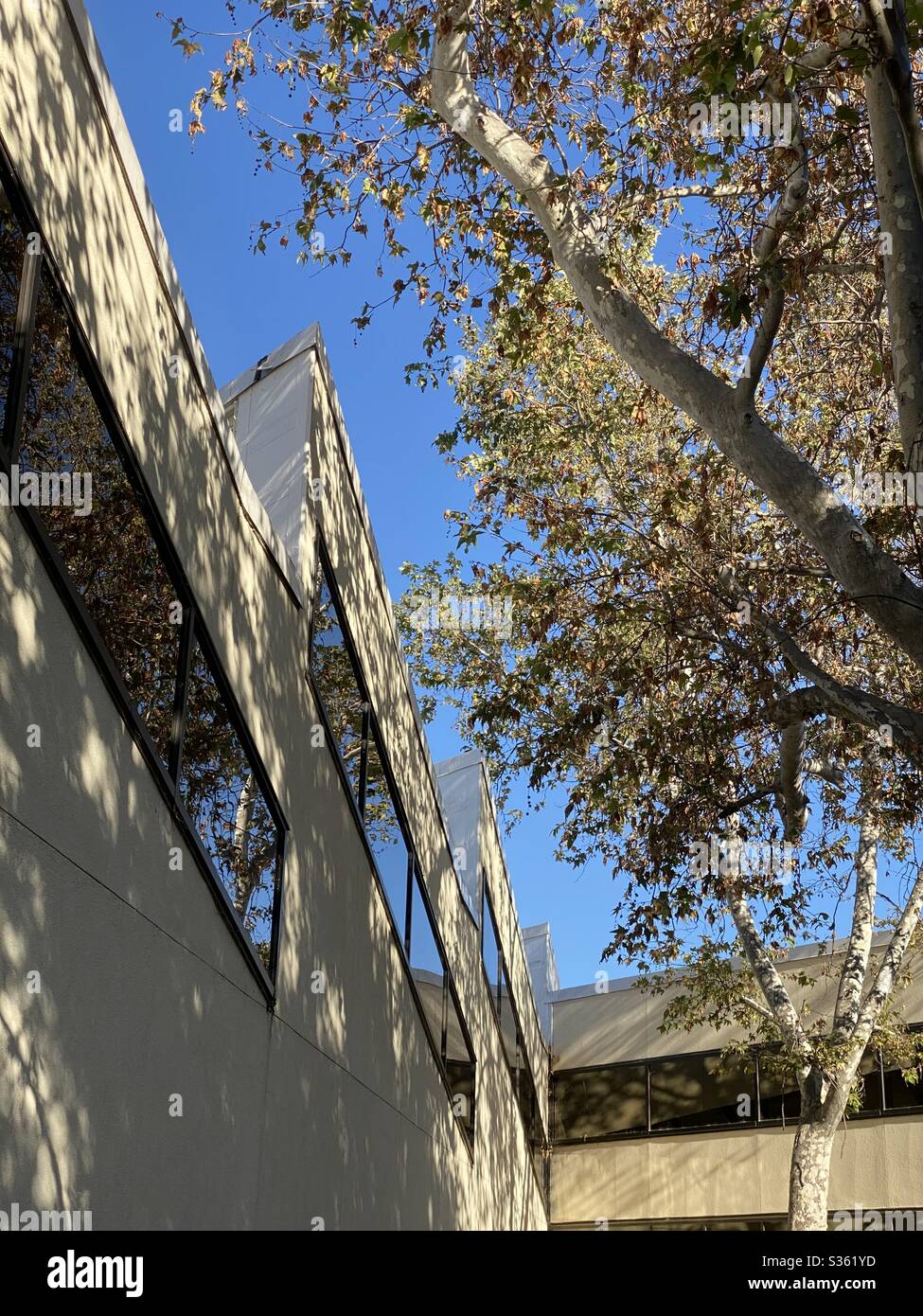 Abstract building angles hi-res stock photography and images - Alamy