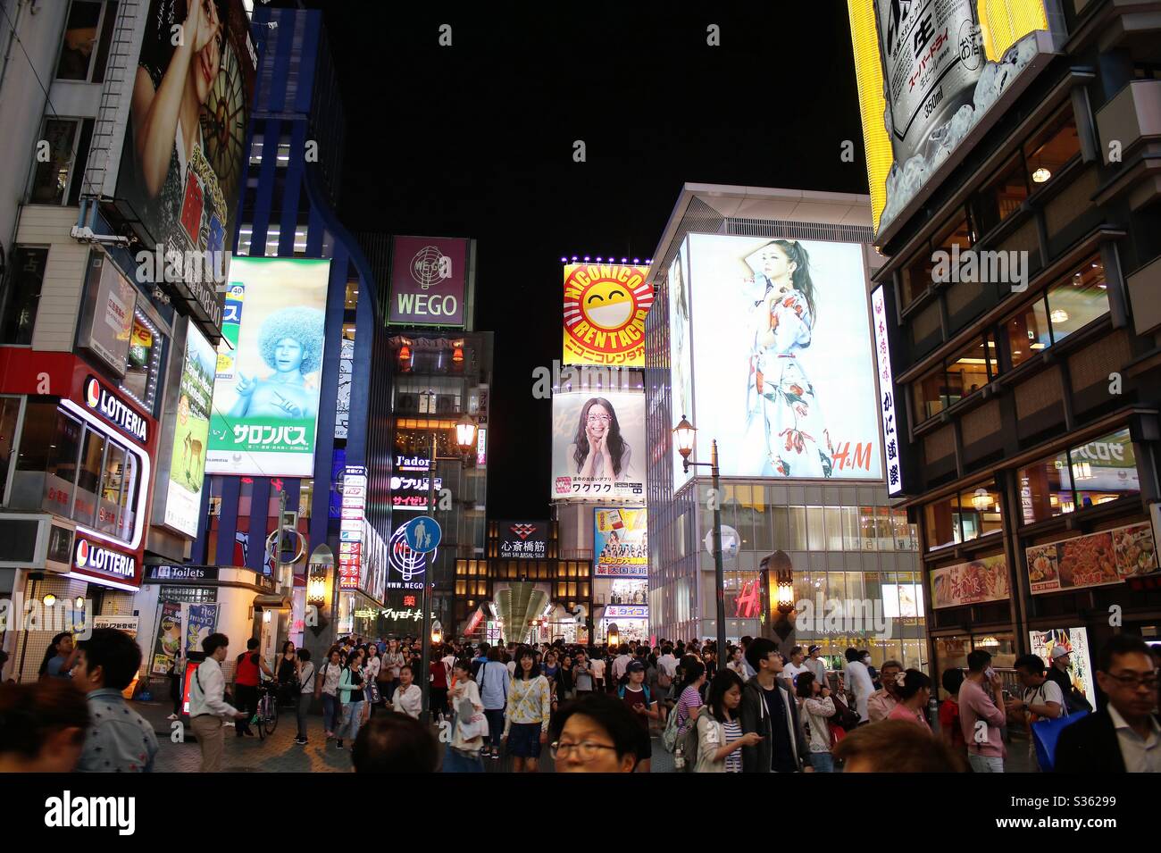 Osaka billboards hi-res stock photography and images - Alamy