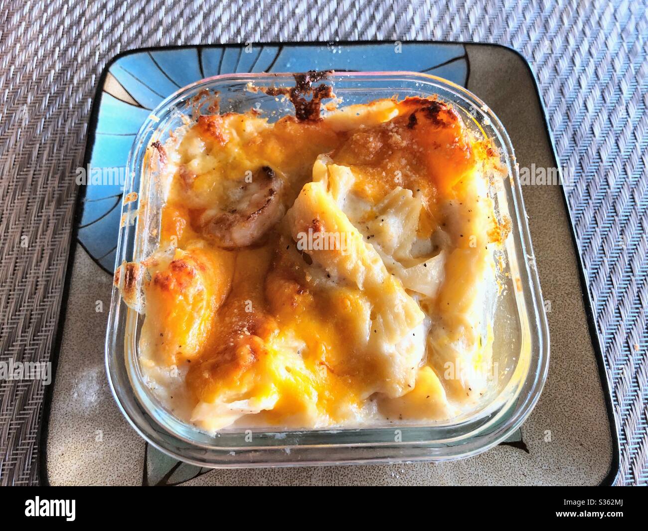 Macaroni and cheese chicken hi-res stock photography and images - Alamy