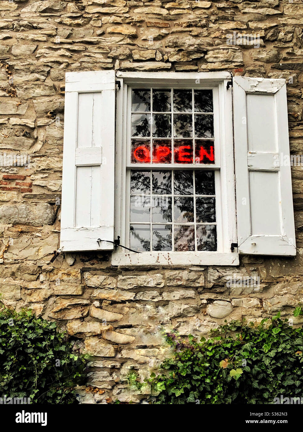 Open sign in restaurant window Stock Photo - Alamy
