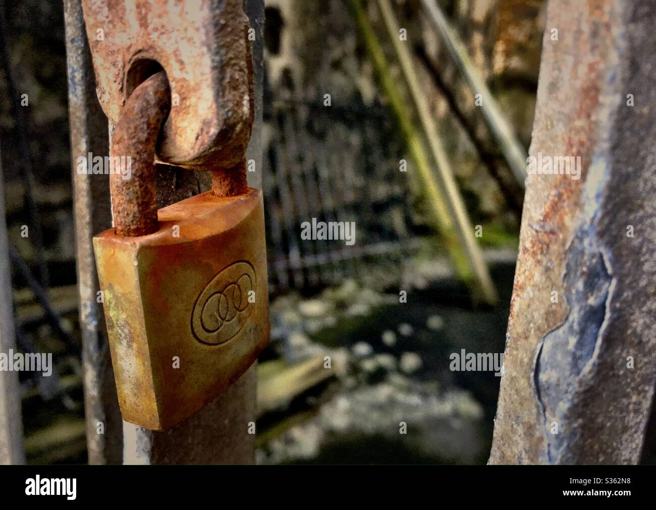 Paddle lock hi-res stock photography and images - Alamy