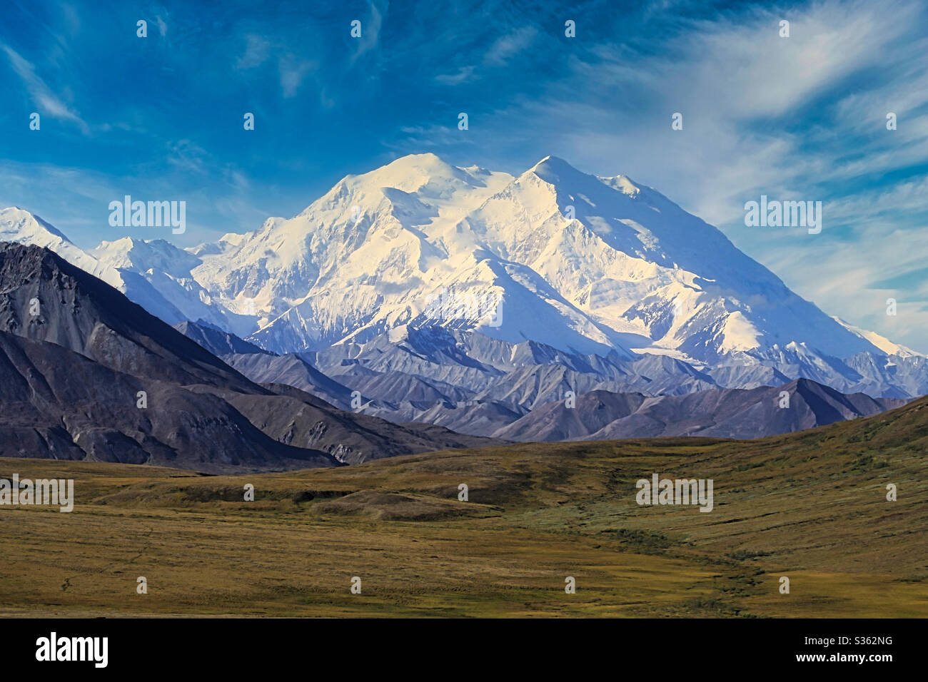 Mt Denali. Alaskan range caught on a clear day Stock Photo - Alamy