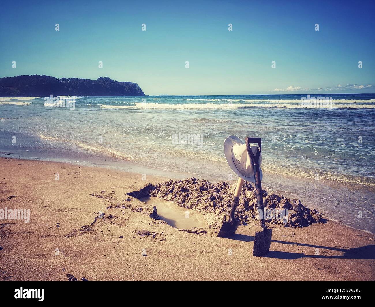 Dig A Hole High Resolution Stock Photography and Images - Alamy